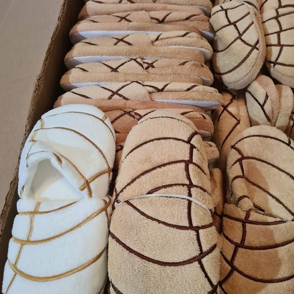 Shoes | White Concha Slippers Pantuflas De Conchas Mexicanas Concha ...